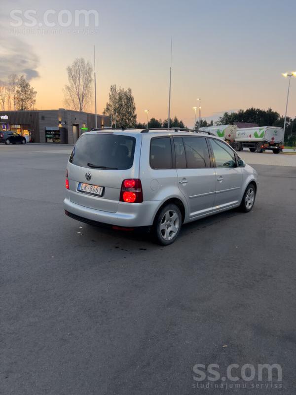 Grey Volkswagen Touran 2009 in Riga, with an engine capacity of 1.90 L and mileage of 414 thousand km for 2800 €, photo 3 on AUTOMOTO.COM.LV