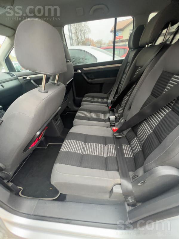 Grey Volkswagen Touran 2009 in Riga, with an engine capacity of 1.90 L and mileage of 414 thousand km for 2800 €, photo 6 on AUTOMOTO.COM.LV