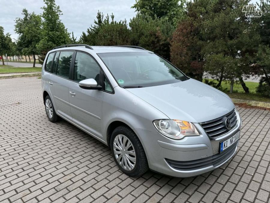 Pelēks Volkswagen Touran 2009 Mažeikiai, ar dzinēja tilpumu 1.90 L un nobraukumu 252 tūkst. km par 3950 €, foto 1 vietnē AUTOMOTO.COM.LV