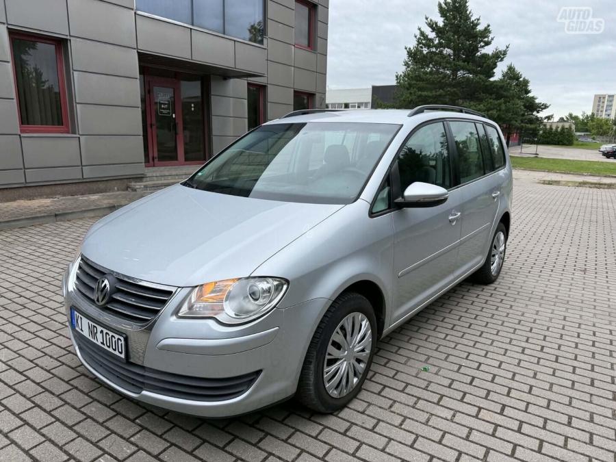Pelēks Volkswagen Touran 2009 Mažeikiai, ar dzinēja tilpumu 1.90 L un nobraukumu 252 tūkst. km par 3950 €, foto 3 vietnē AUTOMOTO.COM.LV