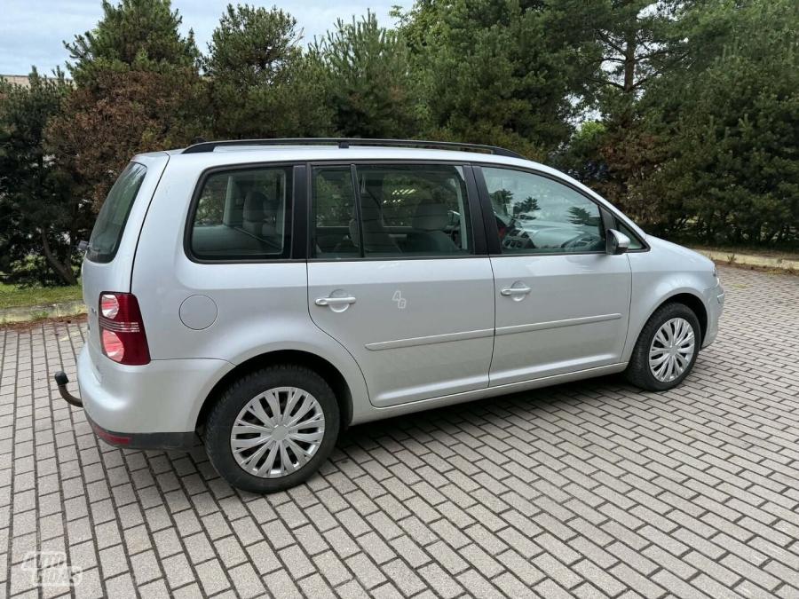 Pelēks Volkswagen Touran 2009 Mažeikiai, ar dzinēja tilpumu 1.90 L un nobraukumu 252 tūkst. km par 3950 €, foto 5 vietnē AUTOMOTO.COM.LV