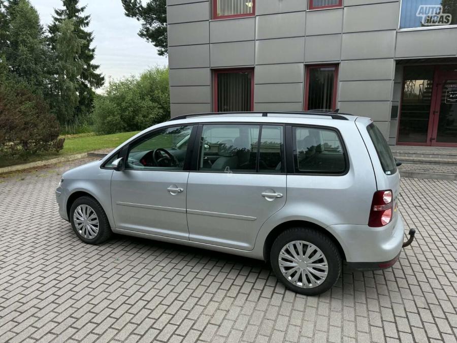 Pelēks Volkswagen Touran 2009 Mažeikiai, ar dzinēja tilpumu 1.90 L un nobraukumu 252 tūkst. km par 3950 €, foto 6 vietnē AUTOMOTO.COM.LV