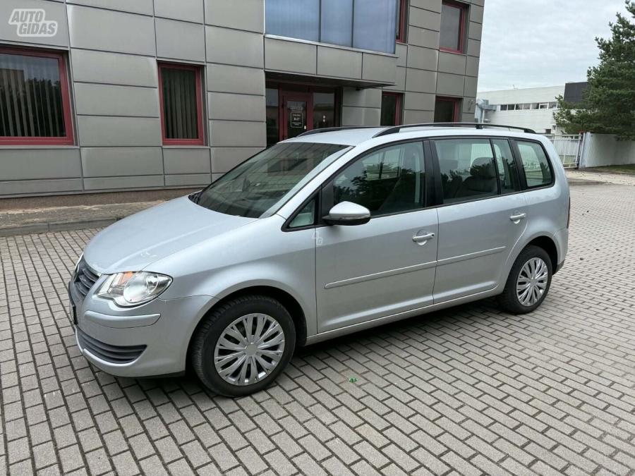 Pelēks Volkswagen Touran 2009 Mažeikiai, ar dzinēja tilpumu 1.90 L un nobraukumu 252 tūkst. km par 3950 €, foto 7 vietnē AUTOMOTO.COM.LV