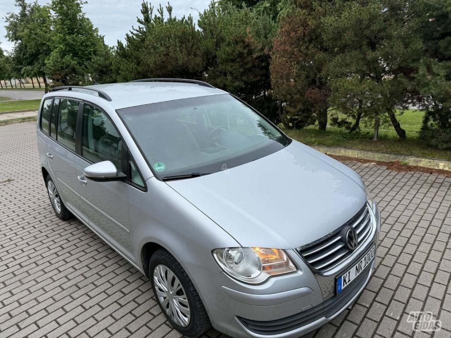 Pelēks Volkswagen Touran 2009 Mažeikiai, ar dzinēja tilpumu 1.90 L un nobraukumu 252 tūkst. km par 3950 €, foto 11 vietnē AUTOMOTO.COM.LV