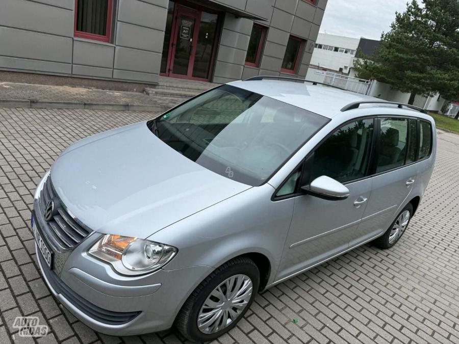 Pelēks Volkswagen Touran 2009 Mažeikiai, ar dzinēja tilpumu 1.90 L un nobraukumu 252 tūkst. km par 3950 €, foto 14 vietnē AUTOMOTO.COM.LV