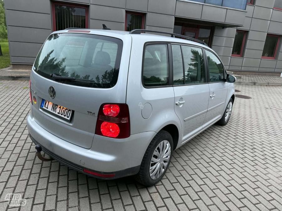 Pelēks Volkswagen Touran 2009 Mažeikiai, ar dzinēja tilpumu 1.90 L un nobraukumu 252 tūkst. km par 3950 €, foto 15 vietnē AUTOMOTO.COM.LV