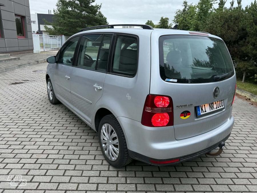 Pelēks Volkswagen Touran 2009 Mažeikiai, ar dzinēja tilpumu 1.90 L un nobraukumu 252 tūkst. km par 3950 €, foto 16 vietnē AUTOMOTO.COM.LV
