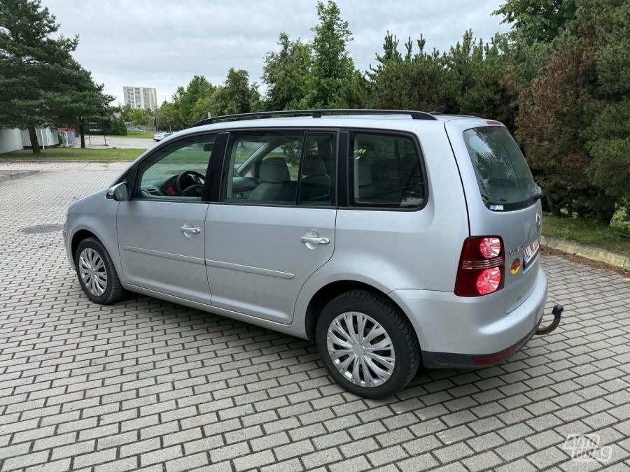 Pelēks Volkswagen Touran 2009 Mažeikiai, ar dzinēja tilpumu 1.90 L un nobraukumu 252 tūkst. km par 3950 €, foto 20 vietnē AUTOMOTO.COM.LV