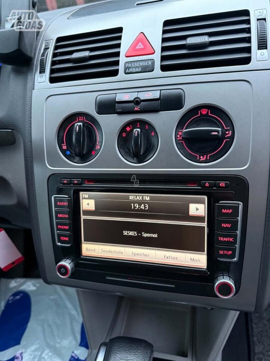 Pelēks Volkswagen Touran 2009 Mažeikiai, ar dzinēja tilpumu 1.90 L un nobraukumu 252 tūkst. km par 3950 €, foto 24 vietnē AUTOMOTO.COM.LV