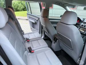 Pelēks Volkswagen Touran 2009 Mažeikiai, ar dzinēja tilpumu 1.90 L un nobraukumu 252 tūkst. km par 3950 €, foto 28 vietnē AUTOMOTO.COM.LV