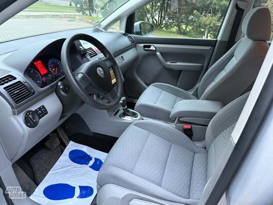 Pelēks Volkswagen Touran 2009 Mažeikiai, ar dzinēja tilpumu 1.90 L un nobraukumu 252 tūkst. km par 3950 €, foto 29 vietnē AUTOMOTO.COM.LV