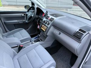 Pelēks Volkswagen Touran 2009 Mažeikiai, ar dzinēja tilpumu 1.90 L un nobraukumu 252 tūkst. km par 3950 €, foto 30 vietnē AUTOMOTO.COM.LV
