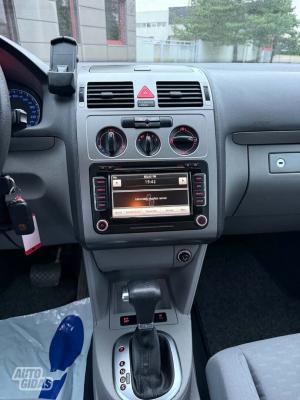 Pelēks Volkswagen Touran 2009 Mažeikiai, ar dzinēja tilpumu 1.90 L un nobraukumu 252 tūkst. km par 3950 €, foto 31 vietnē AUTOMOTO.COM.LV