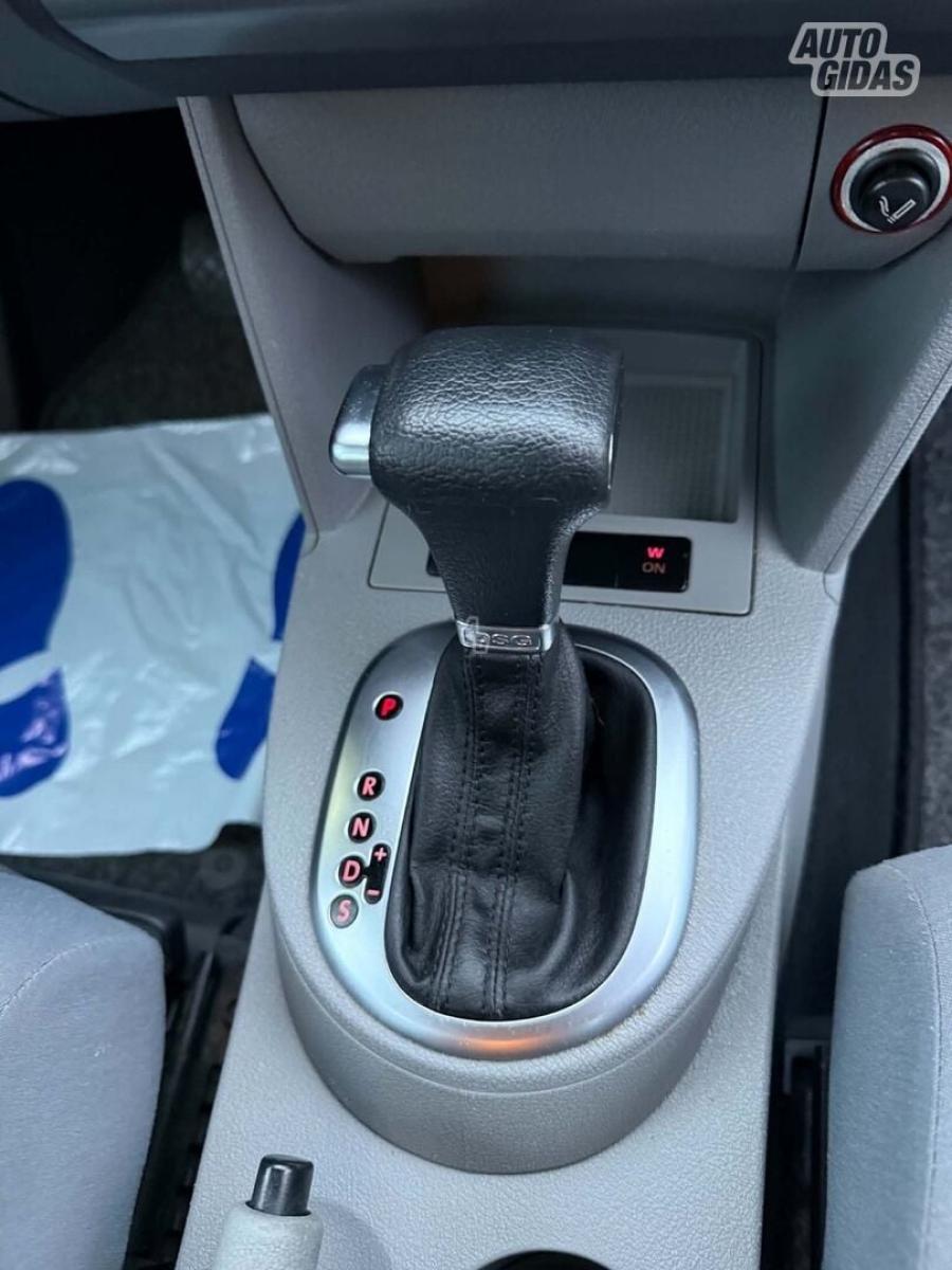 Pelēks Volkswagen Touran 2009 Mažeikiai, ar dzinēja tilpumu 1.90 L un nobraukumu 252 tūkst. km par 3950 €, foto 32 vietnē AUTOMOTO.COM.LV