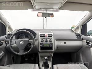 Pelēks Volkswagen Touran 2009 Rīga, ar dzinēja tilpumu 1.60 L un nobraukumu 195 tūkst. km par 4950 €, foto 8 vietnē AUTOMOTO.COM.LV