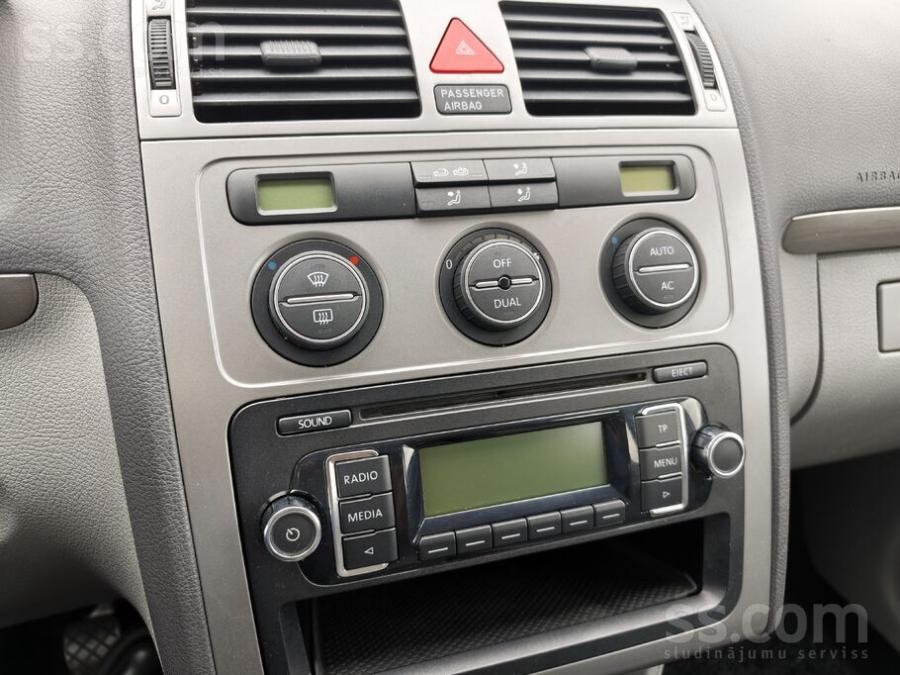 Pelēks Volkswagen Touran 2009 Rīga, ar dzinēja tilpumu 1.60 L un nobraukumu 195 tūkst. km par 4950 €, foto 9 vietnē AUTOMOTO.COM.LV