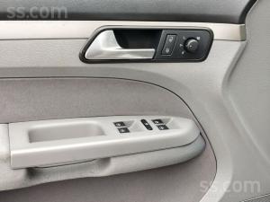 Pelēks Volkswagen Touran 2009 Rīga, ar dzinēja tilpumu 1.60 L un nobraukumu 195 tūkst. km par 4950 €, foto 10 vietnē AUTOMOTO.COM.LV
