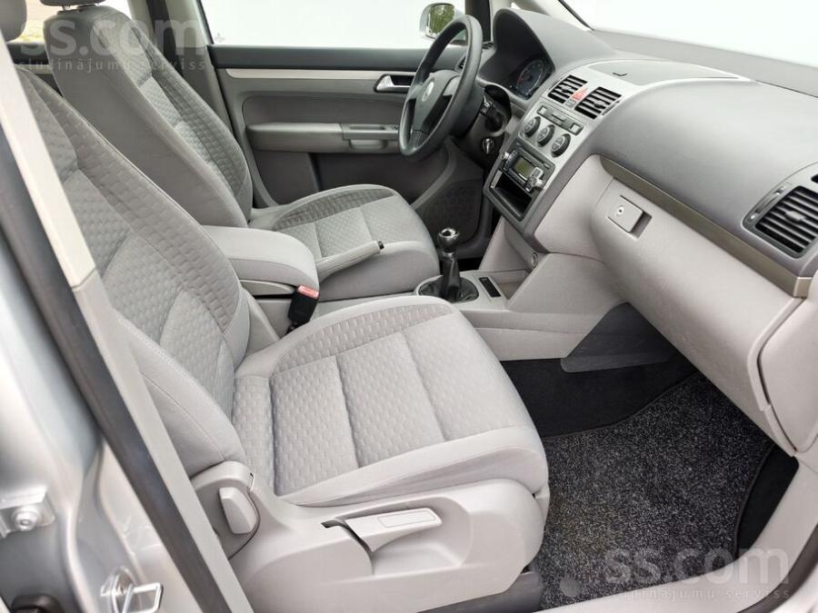 Pelēks Volkswagen Touran 2009 Rīga, ar dzinēja tilpumu 1.60 L un nobraukumu 195 tūkst. km par 4950 €, foto 12 vietnē AUTOMOTO.COM.LV