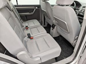 Pelēks Volkswagen Touran 2009 Rīga, ar dzinēja tilpumu 1.60 L un nobraukumu 195 tūkst. km par 4950 €, foto 13 vietnē AUTOMOTO.COM.LV