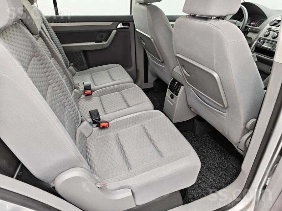 Pelēks Volkswagen Touran 2009 Rīga, ar dzinēja tilpumu 1.60 L un nobraukumu 195 tūkst. km par 4950 €, foto 13 vietnē AUTOMOTO.COM.LV