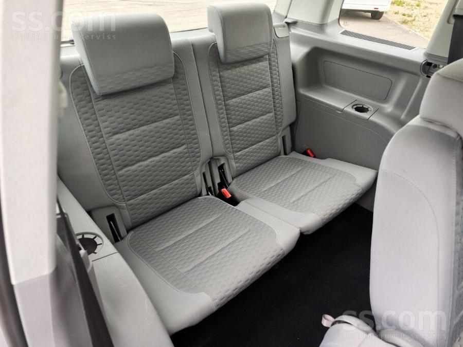 Pelēks Volkswagen Touran 2009 Rīga, ar dzinēja tilpumu 1.60 L un nobraukumu 195 tūkst. km par 4950 €, foto 14 vietnē AUTOMOTO.COM.LV