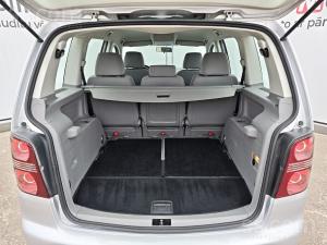 Pelēks Volkswagen Touran 2009 Rīga, ar dzinēja tilpumu 1.60 L un nobraukumu 195 tūkst. km par 4950 €, foto 15 vietnē AUTOMOTO.COM.LV