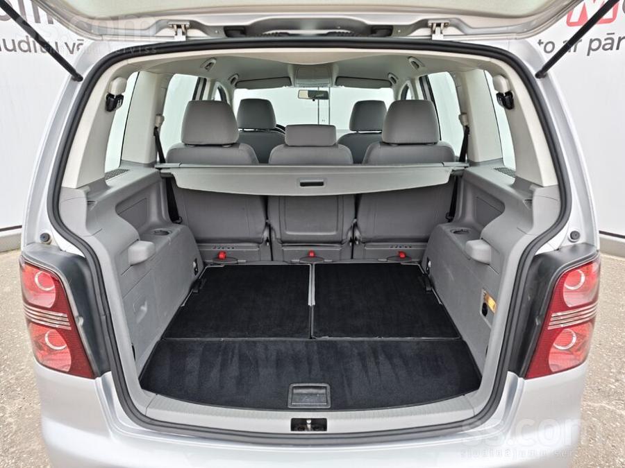 Pelēks Volkswagen Touran 2009 Rīga, ar dzinēja tilpumu 1.60 L un nobraukumu 195 tūkst. km par 4950 €, foto 15 vietnē AUTOMOTO.COM.LV