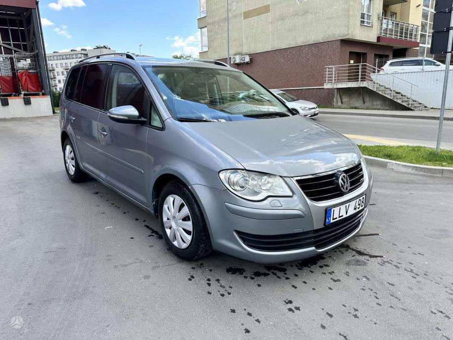 Pelēks Volkswagen Touran 2009 Viļņa, ar dzinēja tilpumu 1.97 L un nobraukumu 320 tūkst. km par 2900 €, foto 4 vietnē AUTOMOTO.COM.LV