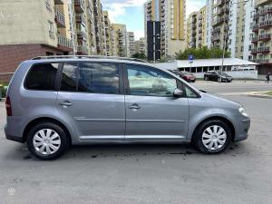 Pelēks Volkswagen Touran 2009 Viļņa, ar dzinēja tilpumu 1.97 L un nobraukumu 320 tūkst. km par 2900 €, foto 5 vietnē AUTOMOTO.COM.LV