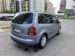 Pelēks Volkswagen Touran 2009 Viļņa, ar dzinēja tilpumu 1.97 L un nobraukumu 320 tūkst. km par 2900 €, foto 6 vietnē AUTOMOTO.COM.LV