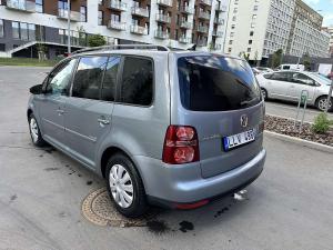 Pelēks Volkswagen Touran 2009 Viļņa, ar dzinēja tilpumu 1.97 L un nobraukumu 320 tūkst. km par 2900 €, foto 8 vietnē AUTOMOTO.COM.LV
