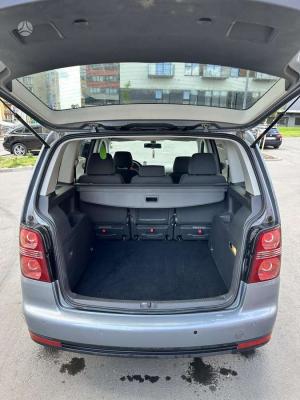 Pelēks Volkswagen Touran 2009 Viļņa, ar dzinēja tilpumu 1.97 L un nobraukumu 320 tūkst. km par 2900 €, foto 10 vietnē AUTOMOTO.COM.LV
