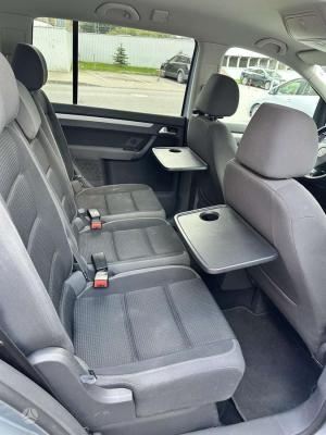 Pelēks Volkswagen Touran 2009 Viļņa, ar dzinēja tilpumu 1.97 L un nobraukumu 320 tūkst. km par 2900 €, foto 11 vietnē AUTOMOTO.COM.LV
