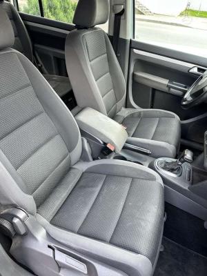 Pelēks Volkswagen Touran 2009 Viļņa, ar dzinēja tilpumu 1.97 L un nobraukumu 320 tūkst. km par 2900 €, foto 13 vietnē AUTOMOTO.COM.LV