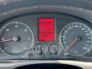Pelēks Volkswagen Touran 2009 Viļņa, ar dzinēja tilpumu 1.97 L un nobraukumu 320 tūkst. km par 2900 €, foto 15 vietnē AUTOMOTO.COM.LV