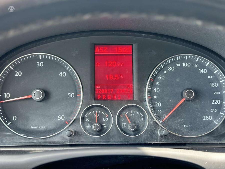 Pelēks Volkswagen Touran 2009 Viļņa, ar dzinēja tilpumu 1.97 L un nobraukumu 320 tūkst. km par 2900 €, foto 15 vietnē AUTOMOTO.COM.LV