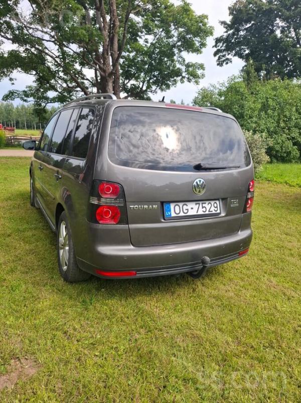 Pelēks Volkswagen Touran 2009 Madona, ar dzinēja tilpumu 1.90 L un nobraukumu 250 tūkst. km par 3800 €, foto 2 vietnē AUTOMOTO.COM.LV