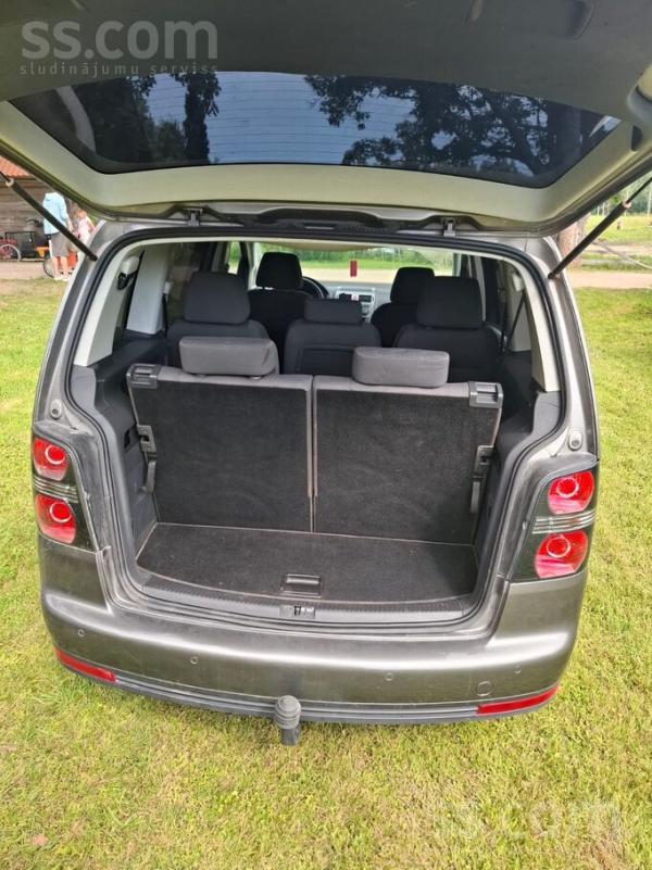 Pelēks Volkswagen Touran 2009 Madona, ar dzinēja tilpumu 1.90 L un nobraukumu 250 tūkst. km par 3800 €, foto 6 vietnē AUTOMOTO.COM.LV