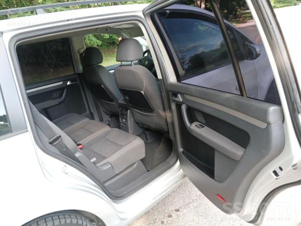 Grey Volkswagen Touran 2009 in Talsi, with an engine capacity of 2.00 L and mileage of 307 thousand km for 2470 €, photo 9 on AUTOMOTO.COM.LV