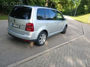 Pelēks Volkswagen Touran 2009 Talsi, ar dzinēja tilpumu 2.00 L un nobraukumu 307 tūkst. km par 2470 €, foto 5 vietnē AUTOMOTO.COM.LV