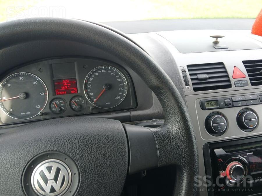 Pelēks Volkswagen Touran 2009 Talsi, ar dzinēja tilpumu 2.00 L un nobraukumu 307 tūkst. km par 2470 €, foto 12 vietnē AUTOMOTO.COM.LV