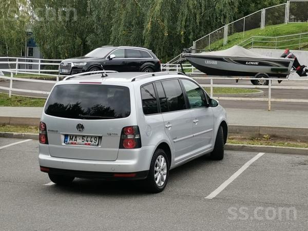 Grey Volkswagen Touran 2009 in Riga, with an engine capacity of 1.90 L and mileage of 325 thousand km for 3300 €, photo 6 on AUTOMOTO.COM.LV