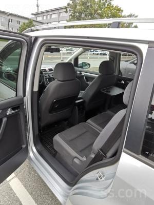 Pelēks Volkswagen Touran 2009 Rīga, ar dzinēja tilpumu 1.90 L un nobraukumu 325 tūkst. km par 3300 €, foto 4 vietnē AUTOMOTO.COM.LV