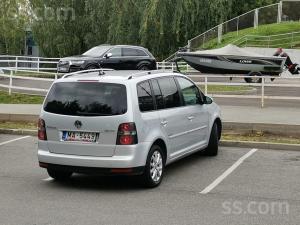 Pelēks Volkswagen Touran 2009 Rīga, ar dzinēja tilpumu 1.90 L un nobraukumu 325 tūkst. km par 3300 €, foto 7 vietnē AUTOMOTO.COM.LV