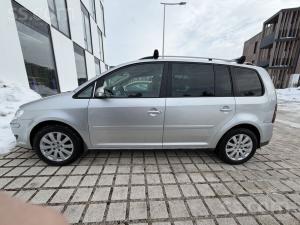 Pelēks Volkswagen Touran 2009 Rīga, ar dzinēja tilpumu 1.90 L un nobraukumu 336 tūkst. km par 2990 €, foto 3 vietnē AUTOMOTO.COM.LV