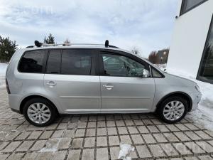 Pelēks Volkswagen Touran 2009 Rīga, ar dzinēja tilpumu 1.90 L un nobraukumu 336 tūkst. km par 2990 €, foto 6 vietnē AUTOMOTO.COM.LV
