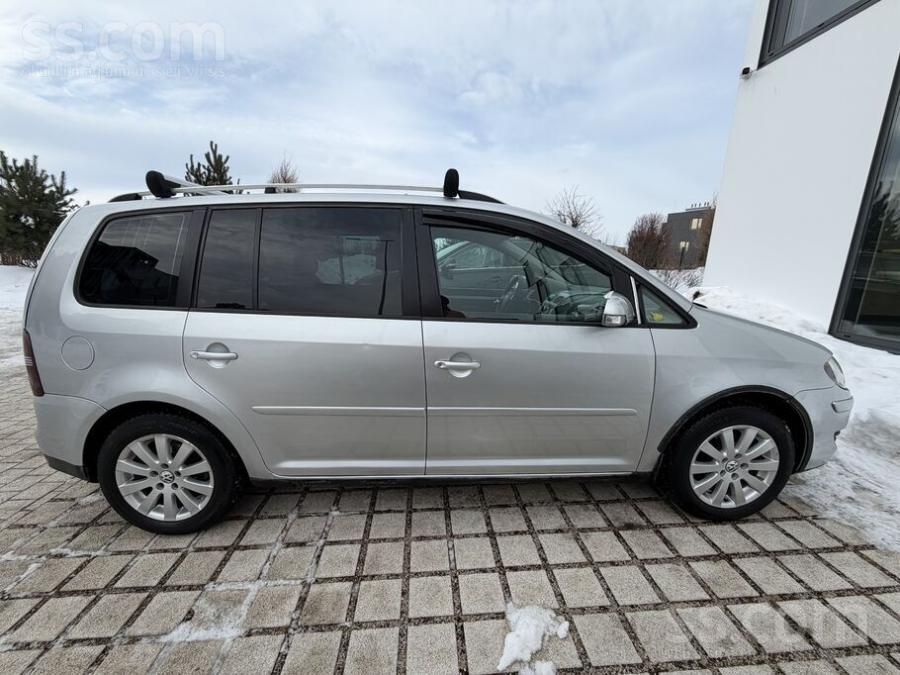 Pelēks Volkswagen Touran 2009 Rīga, ar dzinēja tilpumu 1.90 L un nobraukumu 336 tūkst. km par 2990 €, foto 6 vietnē AUTOMOTO.COM.LV