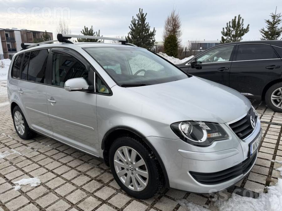 Pelēks Volkswagen Touran 2009 Rīga, ar dzinēja tilpumu 1.90 L un nobraukumu 336 tūkst. km par 2990 €, foto 7 vietnē AUTOMOTO.COM.LV