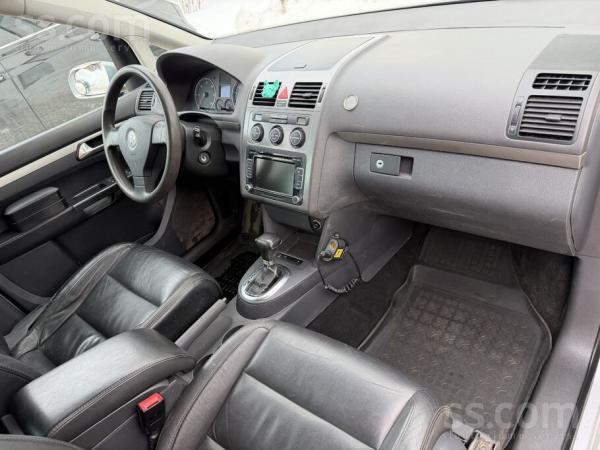 Grey Volkswagen Touran 2009 in Riga, with an engine capacity of 1.90 L and mileage of 336 thousand km for 2990 €, photo 7 on AUTOMOTO.COM.LV