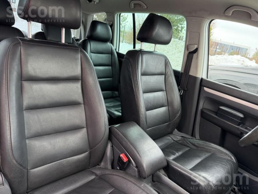 Pelēks Volkswagen Touran 2009 Rīga, ar dzinēja tilpumu 1.90 L un nobraukumu 336 tūkst. km par 2990 €, foto 10 vietnē AUTOMOTO.COM.LV